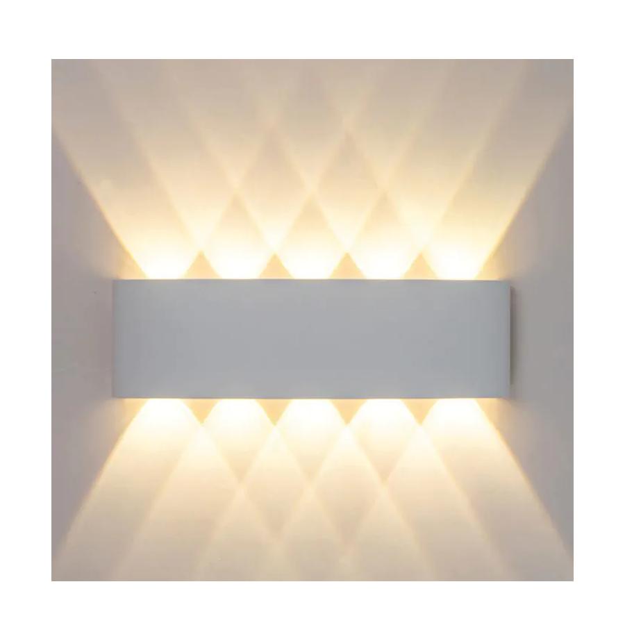 Flystore מועדון הנוסע המתמיד | תאורה | צמוד קיר 10W UP/DOWN SKIP IP54-אור צהוב מבית Semicom סמיקום